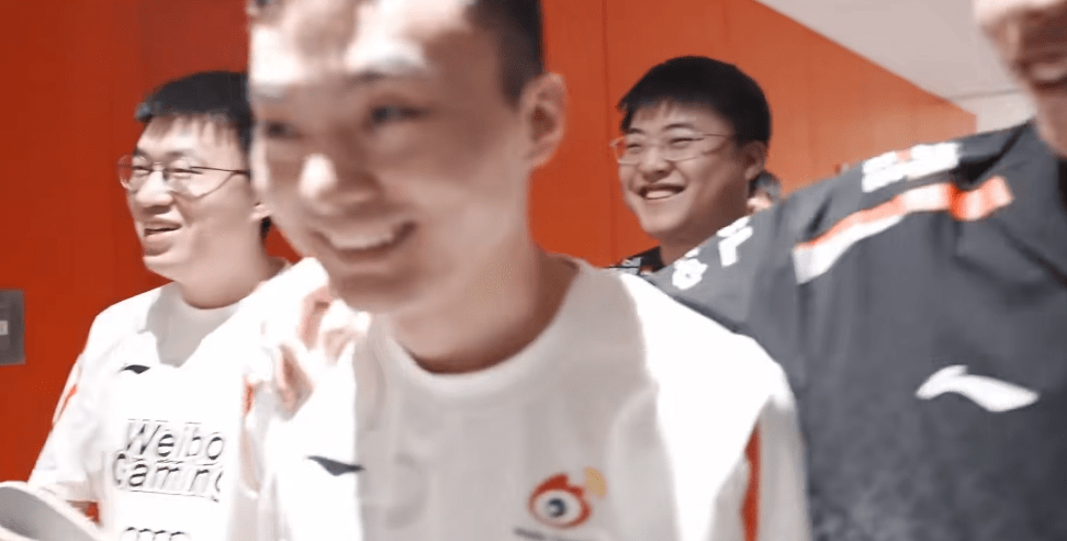 小虎操办UZI退役之战，WBG大胜！_Theshy_Uzi_优势