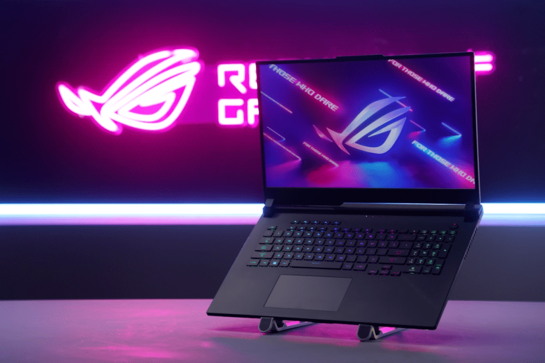 ROG首发独占锐龙9 7945HX3D游戏本最强芯！ROG魔霸7 Plus超能版首发测评_V-Cache_缓存_处理器