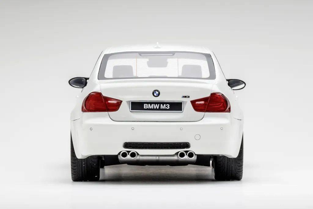 罕见的4门M3 E90，GTS 1/18树脂模型试玩_搜狐汽车_搜狐网