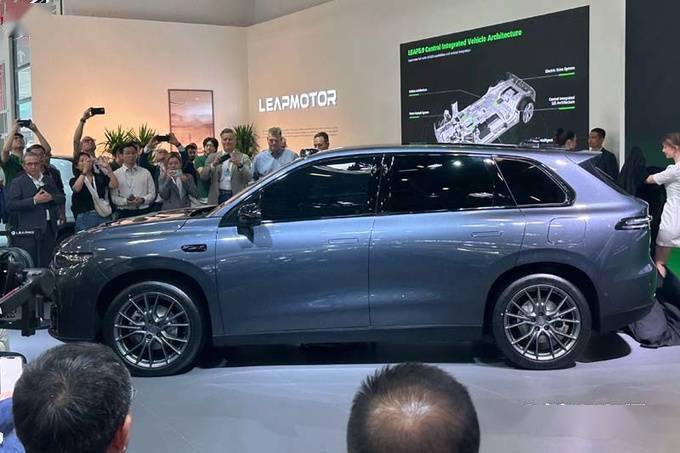 零跑全新中大型SUV首发！定名C10 PK理想L8_搜狐汽车_搜狐网