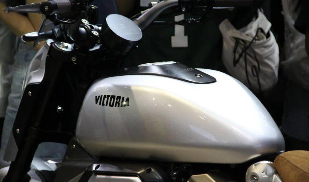 维多利亚Simplee V7强势登陆重庆摩展，￥2x777价格留下悬念_搜狐汽车_搜狐网