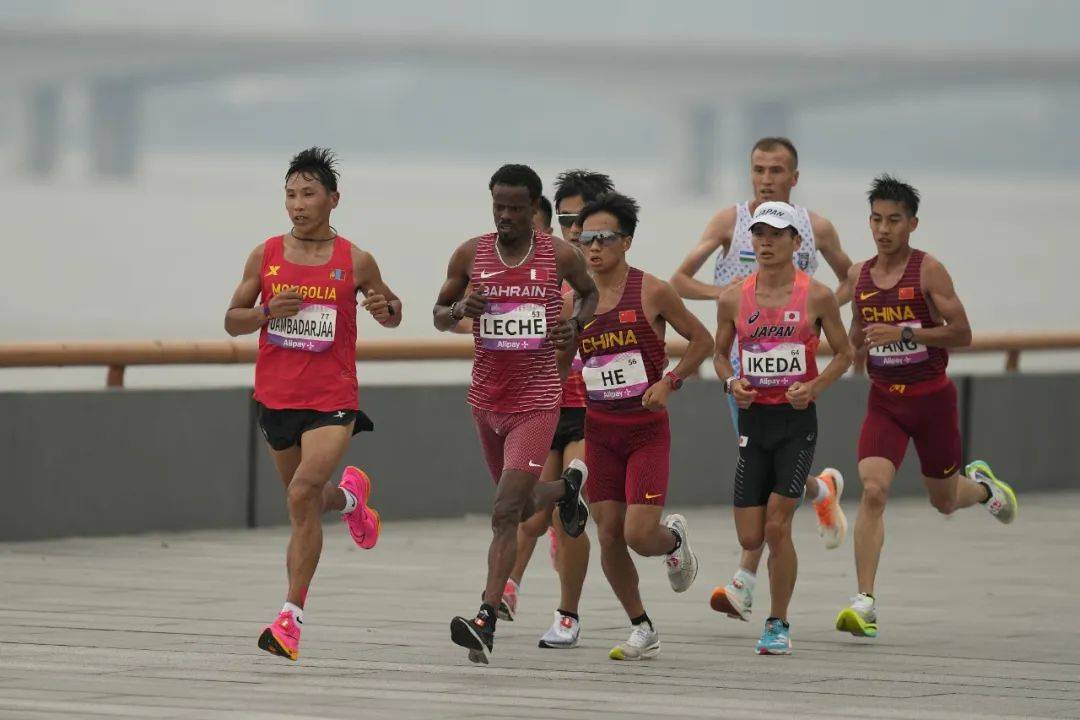 FM96.8 | 中国男子马拉松亚运首金！祝贺何杰！_选手_来源_季军