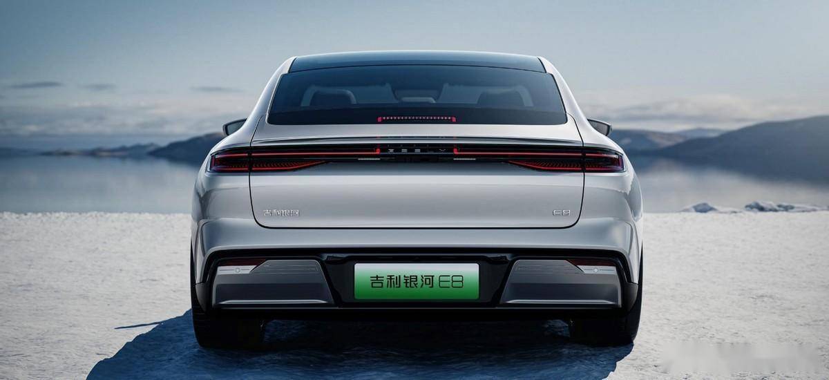 银河E8的关键一战：吉利全力冲击高端，BYD汉地位不保？_搜狐汽车_搜狐网