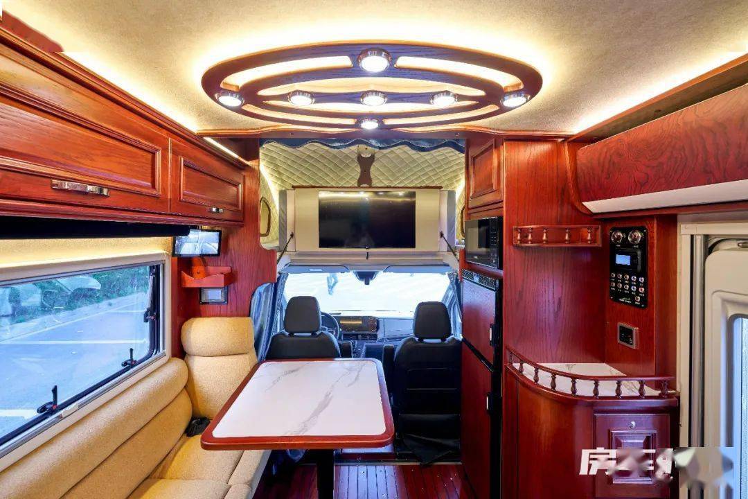旌航新款T8 C型房车 2.3T+8AT黄金动力组合 美式豪华实木内饰 尽显奢雅格调_搜狐汽车_搜狐网