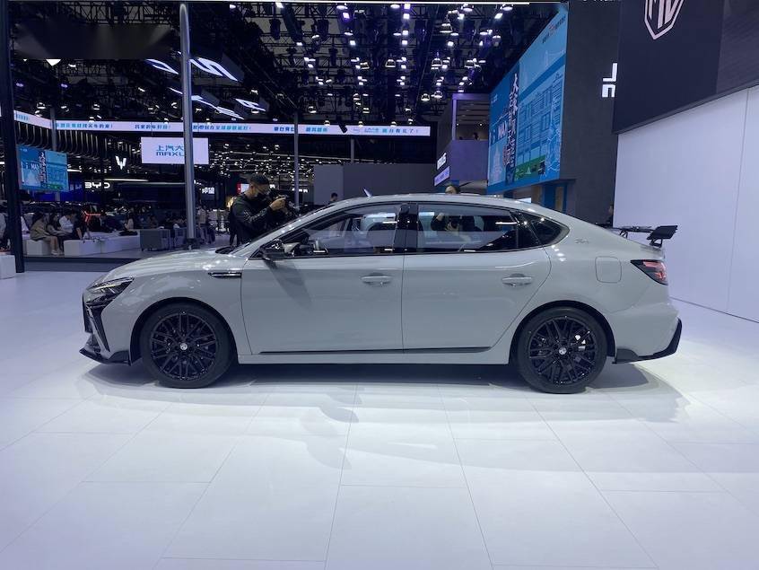 12.38万元/加入更多专属运动套件 MG6 X-LINE正式上市_搜狐汽车_搜狐网