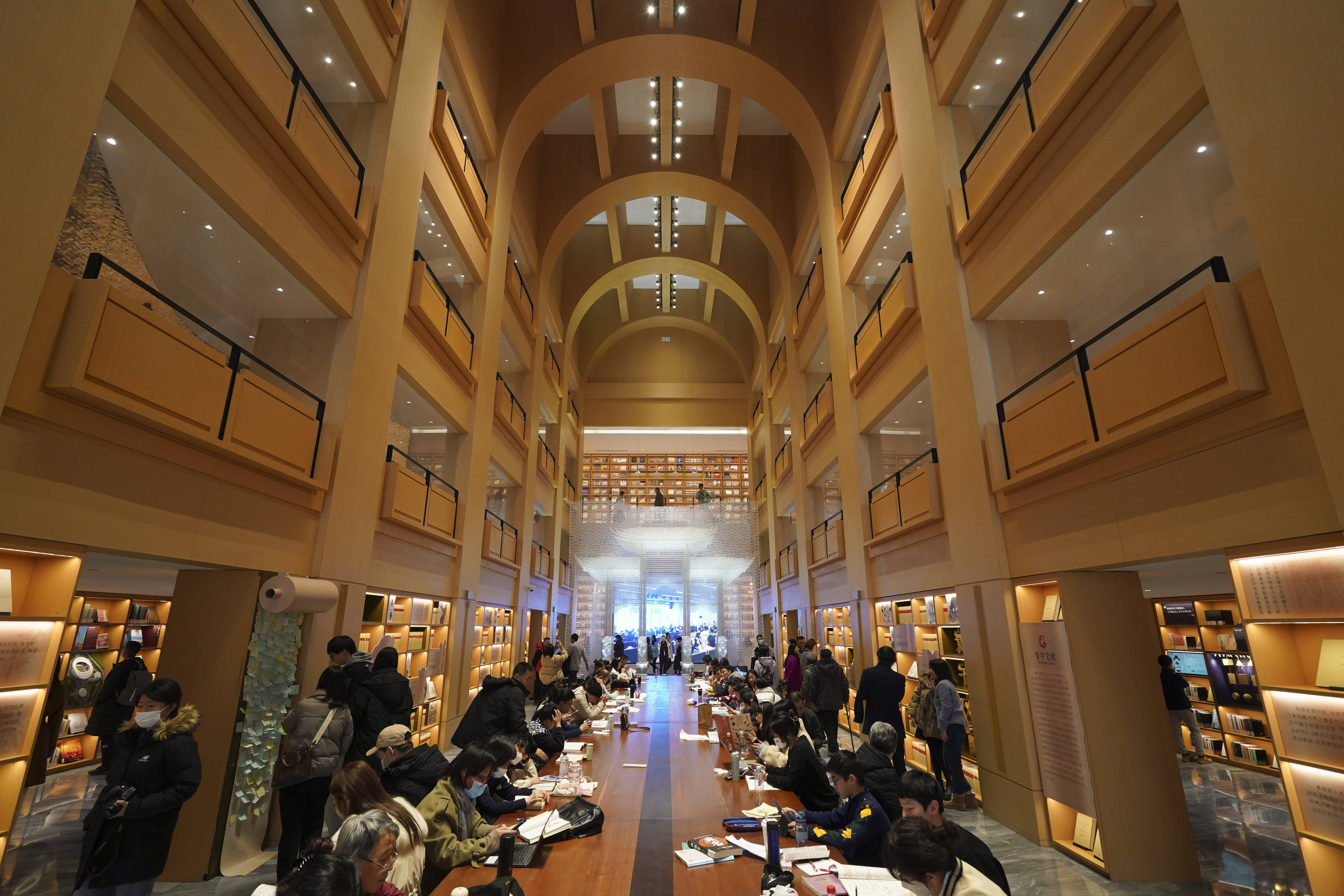循着光的方向！徐家汇书院开馆至今共计接待196万读者游客_合作_文化_房芸芳